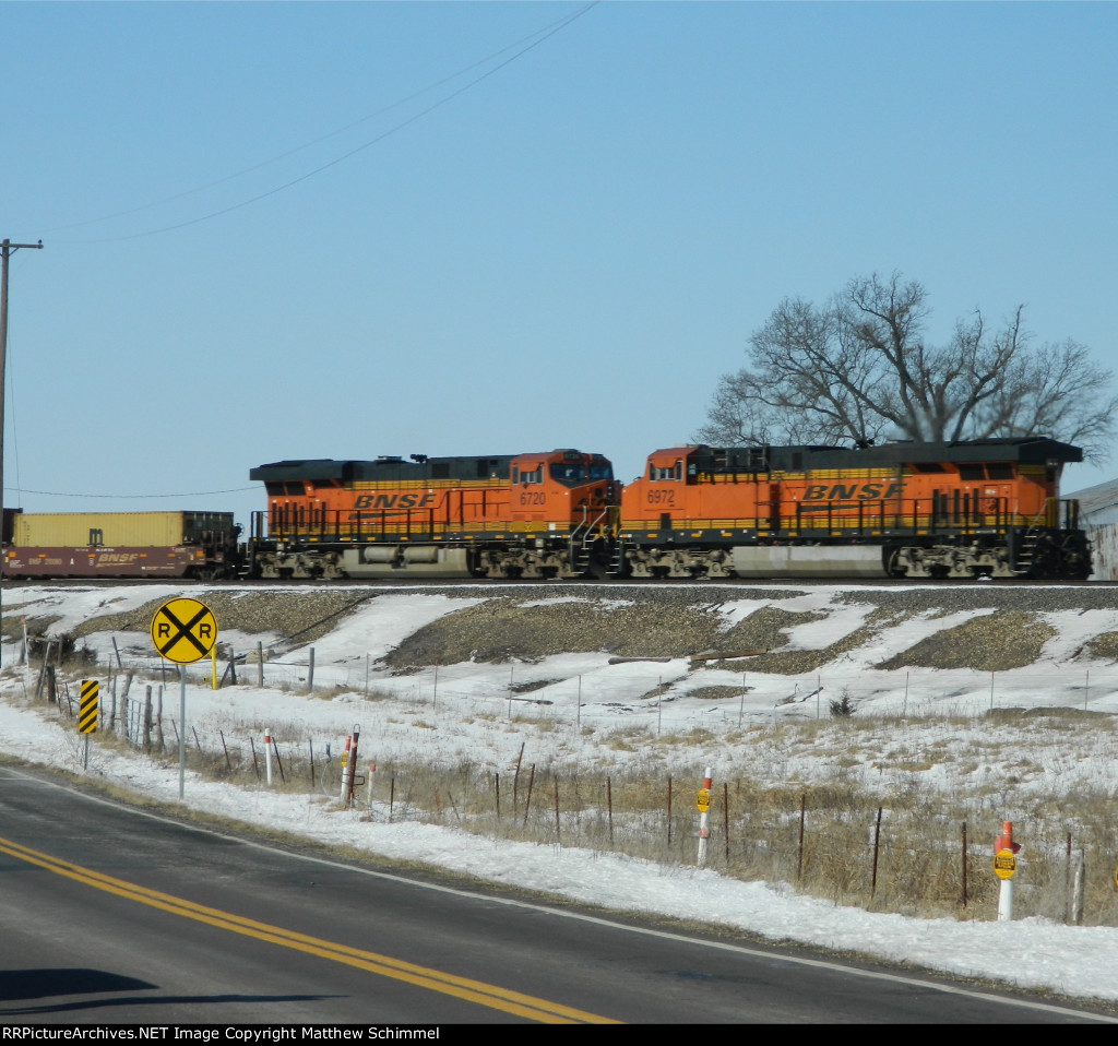 BNSF 6972 & BNSF 6720 - DPUs
